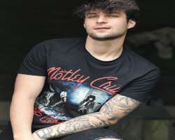 Austin Felt Birthday, Real Name, Age, Weight, Height, Family, Facts ...