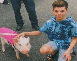 Austin Sullivan Birthday, Real Name, Age, Weight, Height, Family, Facts ...