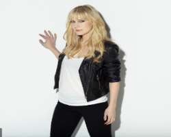 Beth Riesgraf Birthday, Real Name, Age, Weight, Height, Family, Facts ...