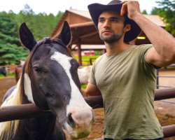 Bobby Briskey Birthday, Real Name, Age, Weight, Height, Family, Facts ...