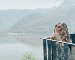 Caroline Manning Birthday, Real Name, Age, Weight, Height, Family ...