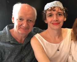 Colin Mochrie Birthday, Real Name, Age, Weight, Height, Family, Facts ...