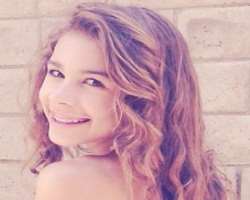 Emily Alexander Birthday, Real Name, Age, Weight, Height, Family, Facts ...