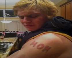 Evan Peters Birthday, Real Name, Age, Weight, Height, Family, Facts ...