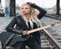 Inna Pitts Birthday, Real Name, Age, Weight, Height, Family, Facts ...