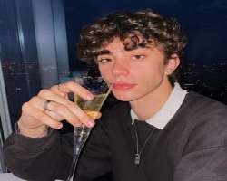 Josh Hewitt Birthday, Real Name, Age, Weight, Height, Family, Facts ...