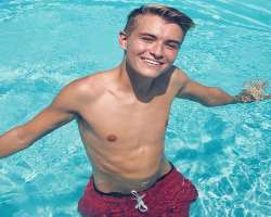 Luke Abercrombie Birthday, Real Name, Age, Weight, Height, Family ...