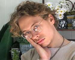 Luke Alexander Birthday, Real Name, Age, Weight, Height, Family, Facts ...