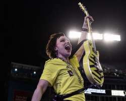 Lzzy Hale Birthday, Real Name, Age, Weight, Height, Family, Facts ...