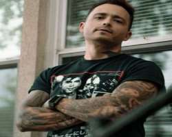 Nick Martin (Musician) Birthday, Real Name, Age, Weight, Height, Family ...