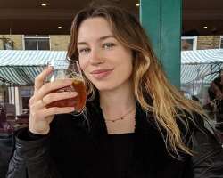 Sarah Close Birthday, Real Name, Age, Weight, Height, Family, Facts ...