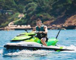 Simon Minter Birthday, Real Name, Age, Weight, Height, Family, Facts ...