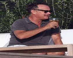 Tom Hanks Birthday, Real Name, Age, Weight, Height, Family, Facts ...